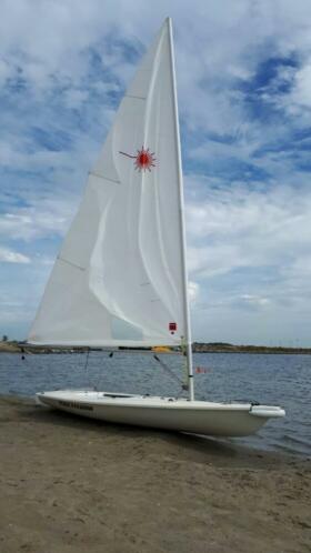 Laser zeilboot met trailer, strandtrailer en 2 paar zeilen ...