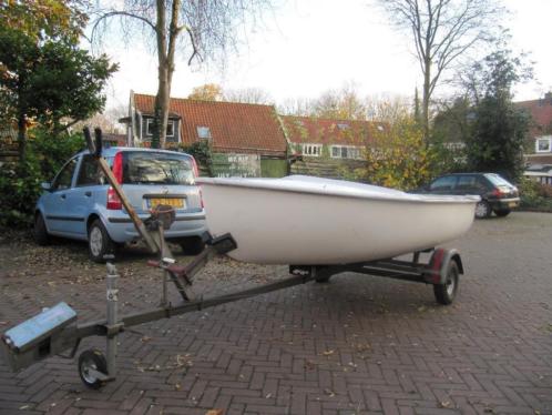 te koop polyester visbootje met strandtrailer - Advertentie 648907